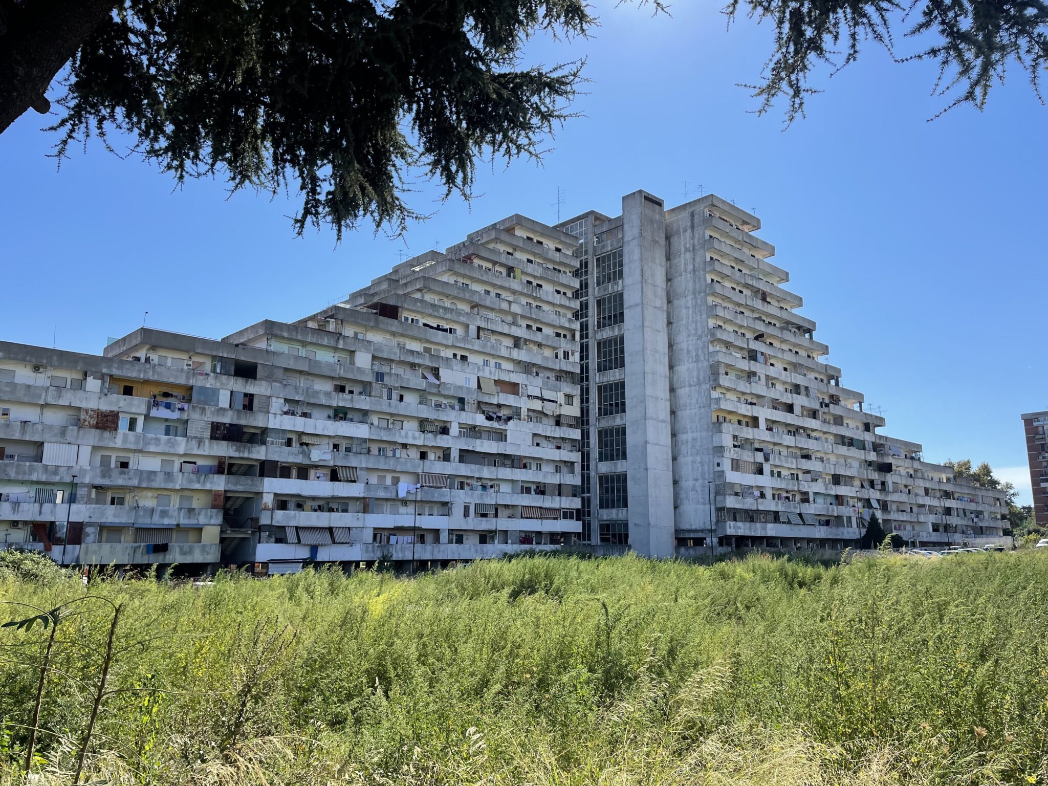 Partial collapse at the Vele di Scampia, in Naples: the technical ...