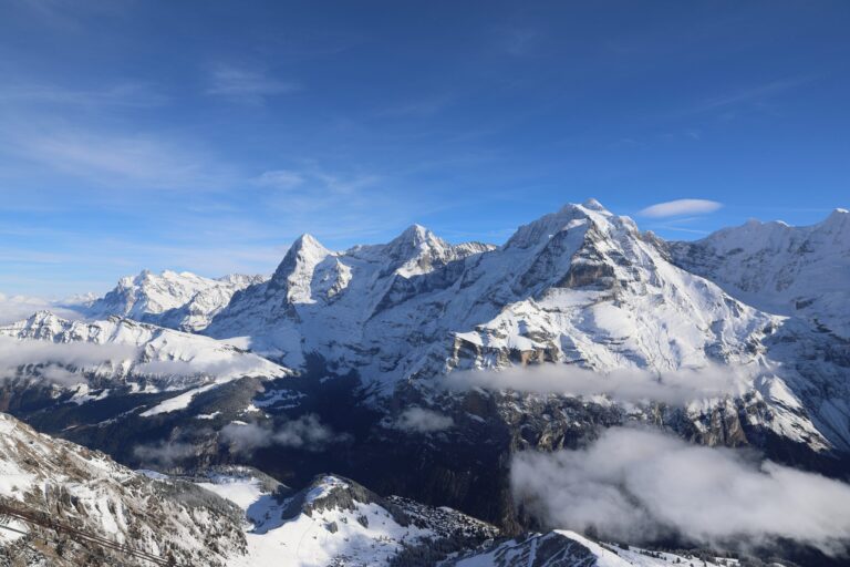 The cold arrives in Italy and the first snowfalls in the Alps, but ...