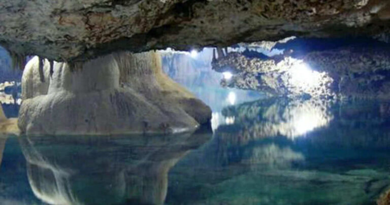 A Hidden Ocean Found 700km Beneath Earth’s Surface Shocks Scientists