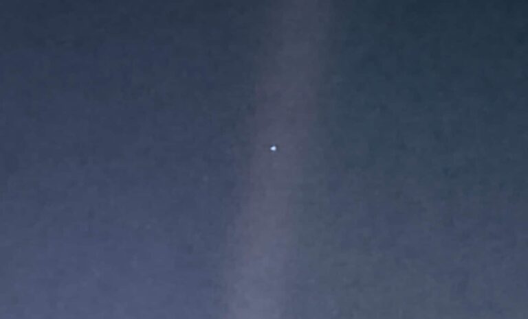 Pale Blue Dot: the history of the iconic photo of the earth taken from ...