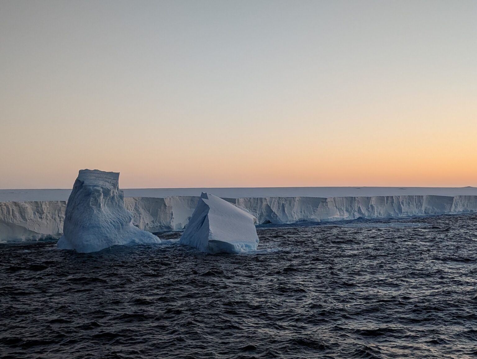 The largest iceberg in the world has run 80km from the South Georgia ...