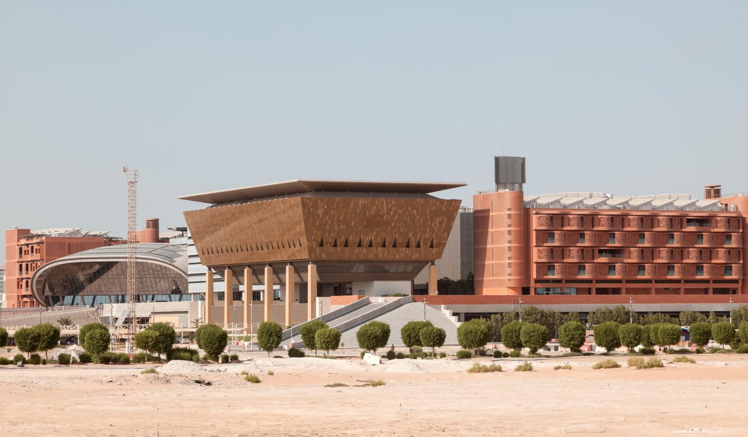 Masdar City, the first eco-city of the future at zero emissions of the ...