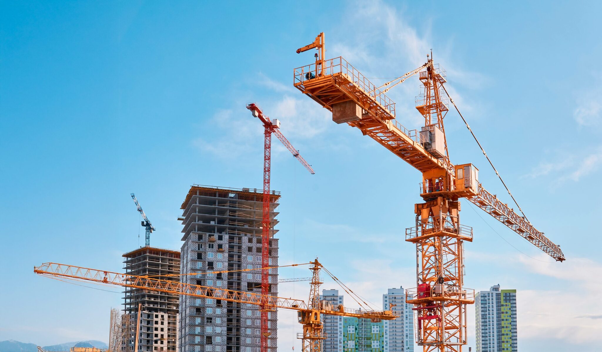 How does a tower crane work?