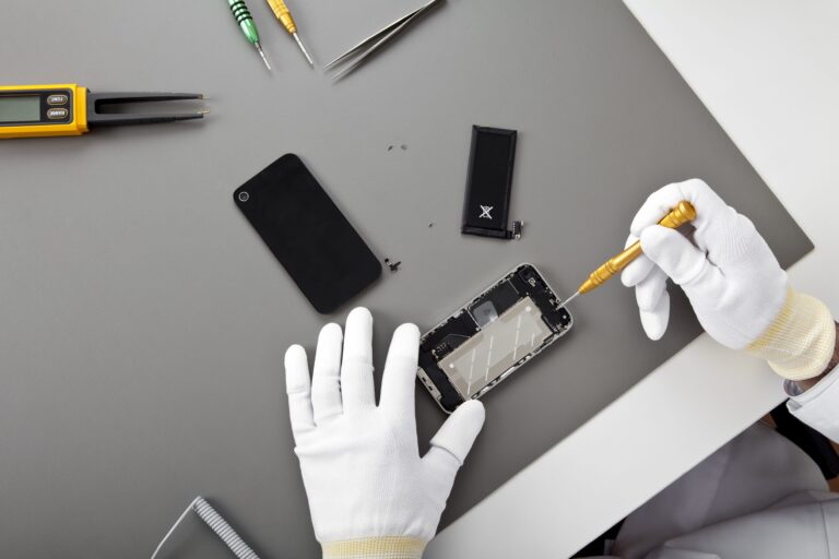 What does refurbished smartphone mean and what are the pros and cons