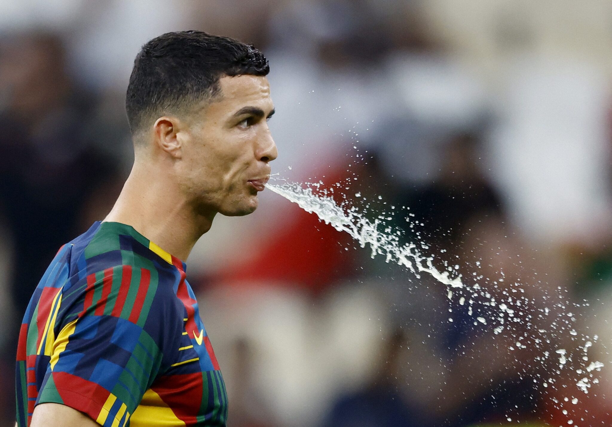 Why do footballers spit water? The science of "mouth rinsing" explained ...