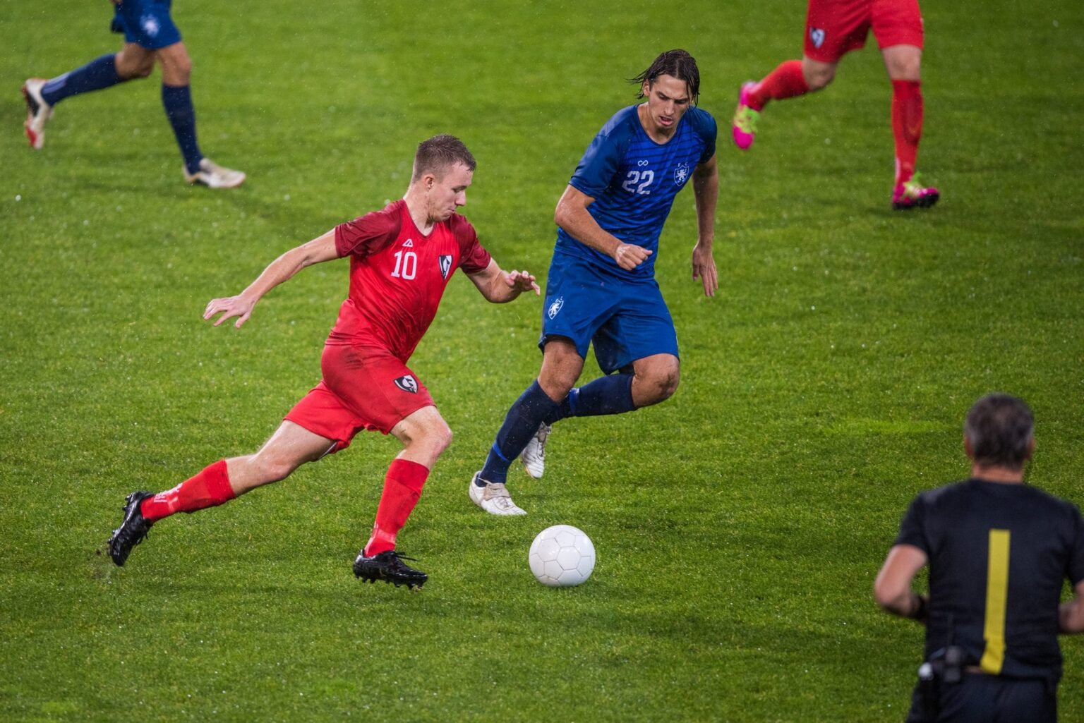 How many km does a footballer run in 90 minutes of a match? Distances ...