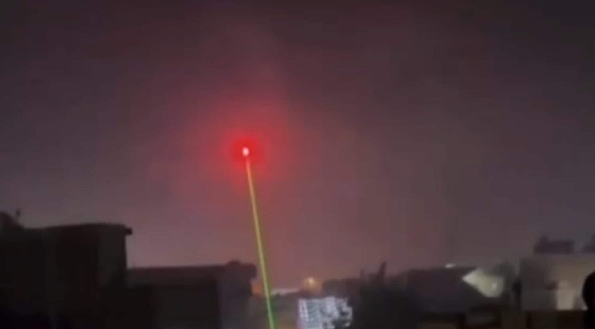He "turns off" the fireworks with a laser, but it's an optical illusion ...