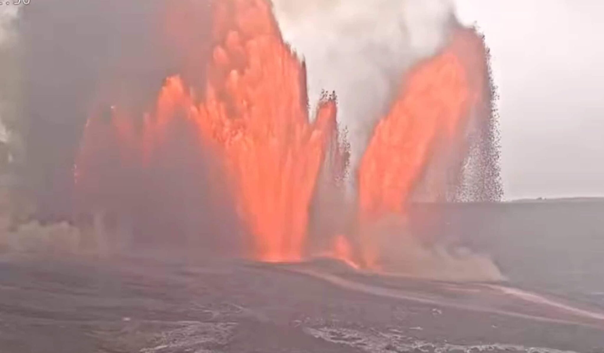 New eruption of the Kilauea volcano in Hawaii, lava fountains up to 300 ...